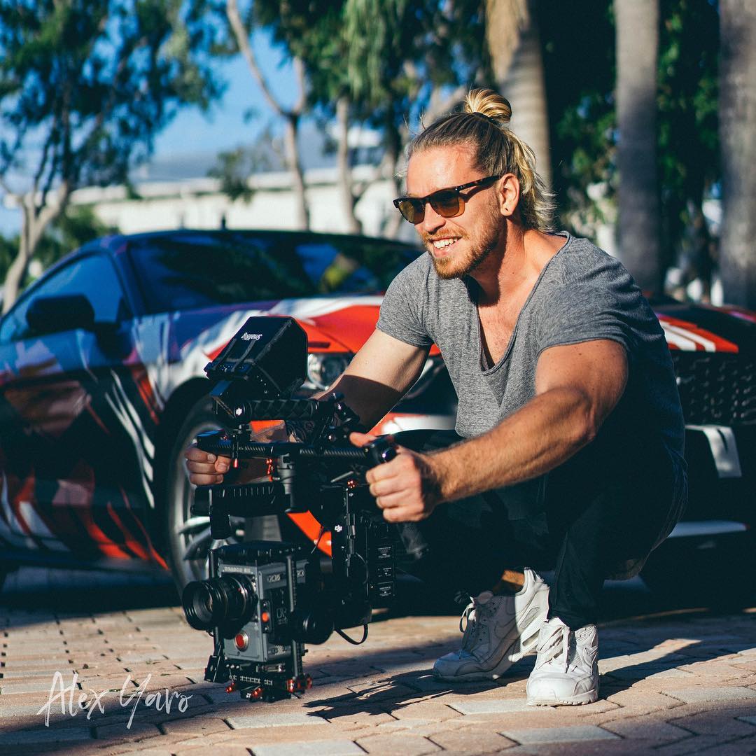 Ngắm nhìn loạt ảnh hot girl Miami và siêu xe hạng sang của nhiếp ảnh ...