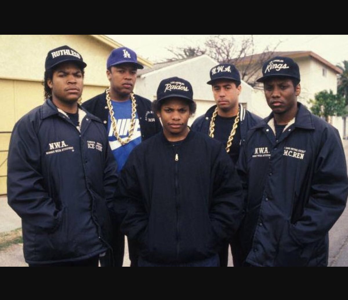 Áo khoác coach jacket trở lại, chất hip-hop thập niên 90s | ELLE Man