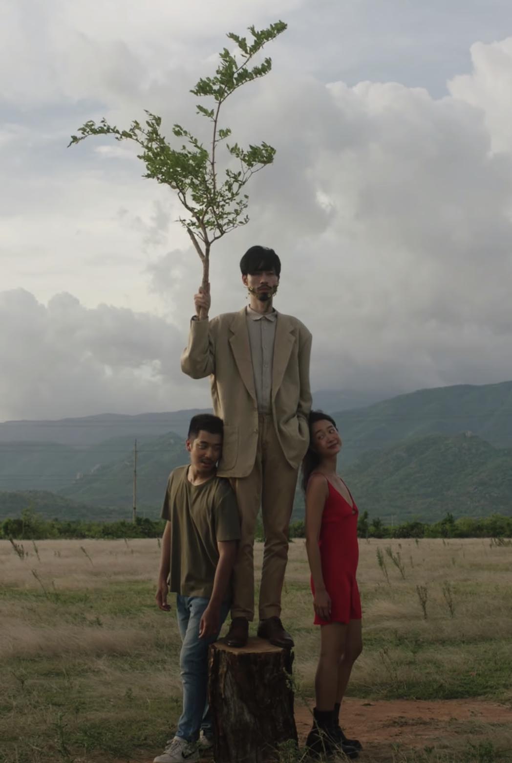 Trốn Tìm (Đen ft. MTV): Niềm cô đơn của người trưởng thành | ELLE Man