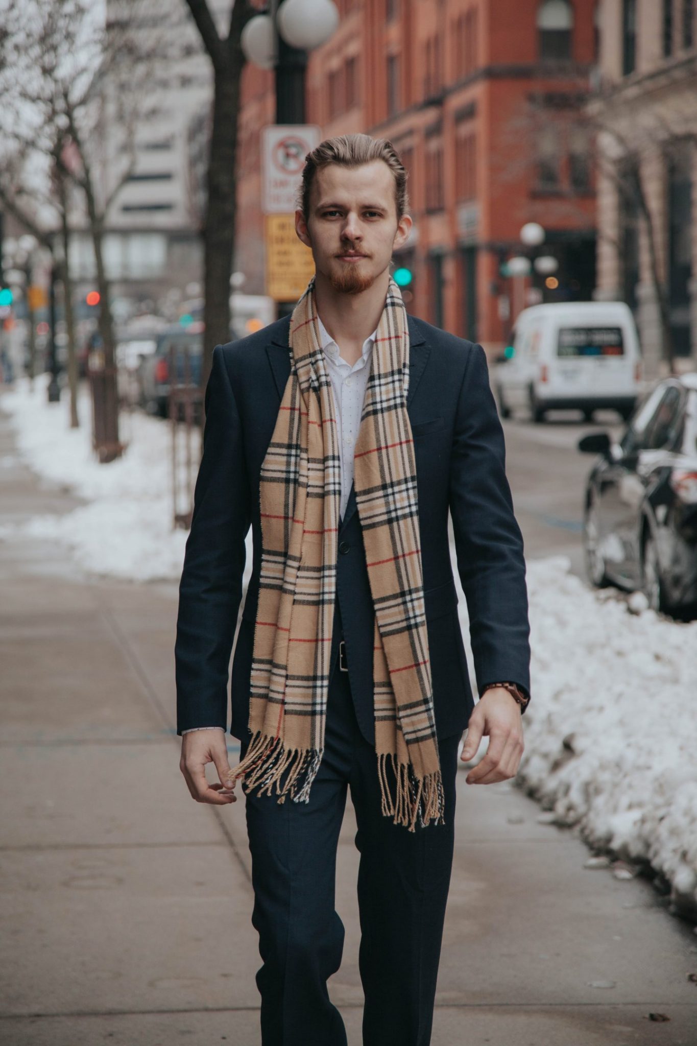 Khăn quàng cổ - những "biến tấu" tuyệt cho phút giao mùa | ELLE Man