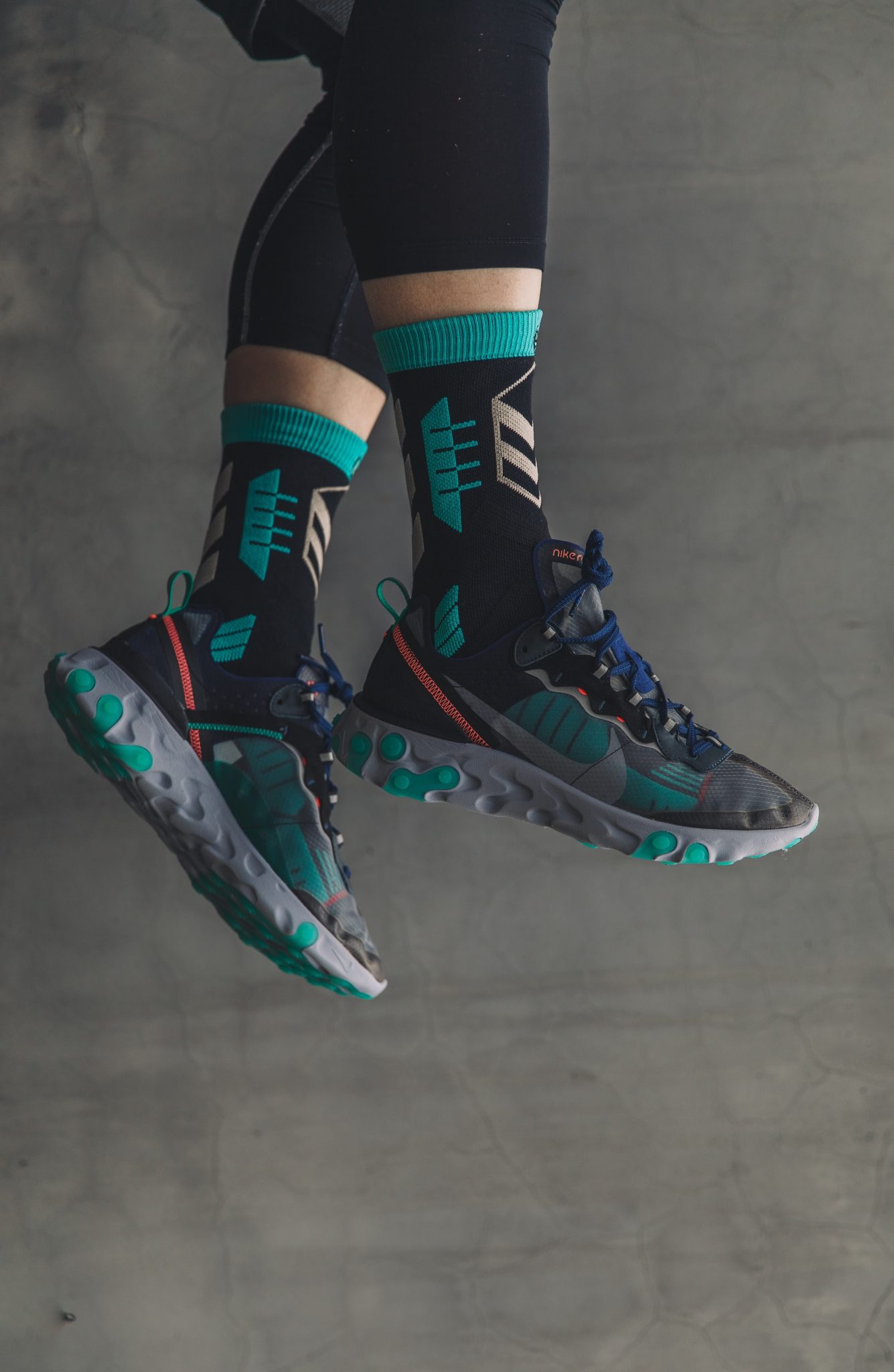 Mang tất cùng suit nam cần phải nhớ những quy tắc nào? | ELLE Man