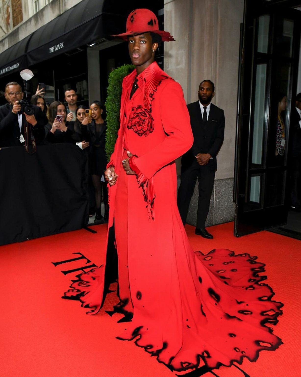 10 quý ông ấn tượng nhất trên thảm đỏ 2024 | ELLE Man