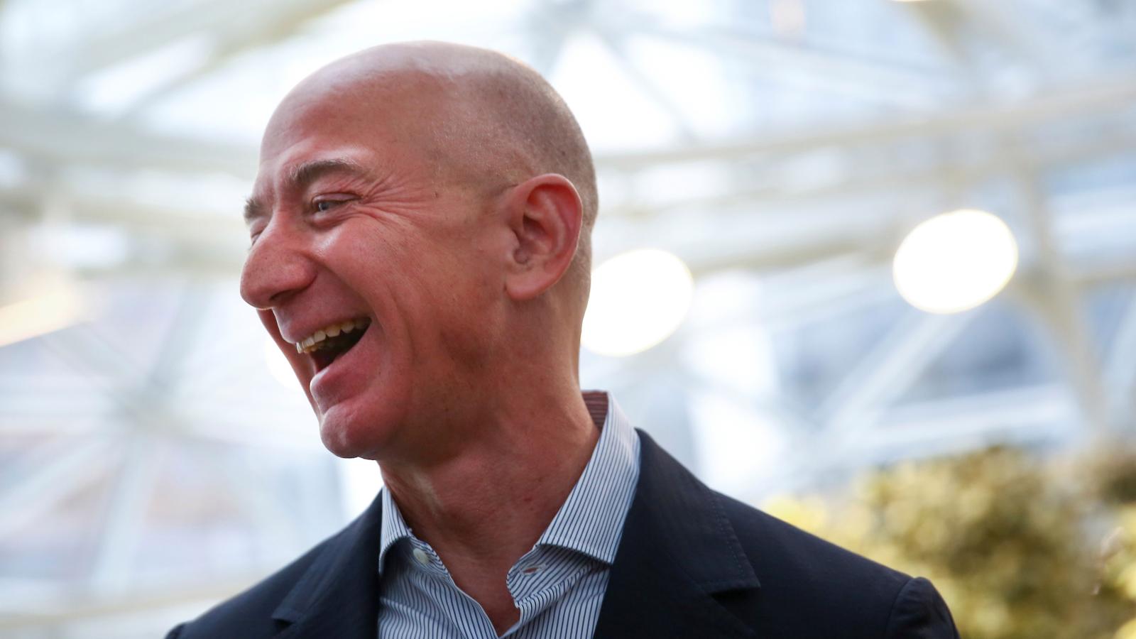 Jeff Bezos: Từ "kẻ điên" vươn thành người dẫn đầu | ELLE Man Việt Nam