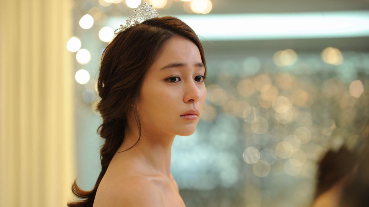 Lee Min Jung: Người vợ vị tha và dũng cảm | ELLE Man Việt Nam