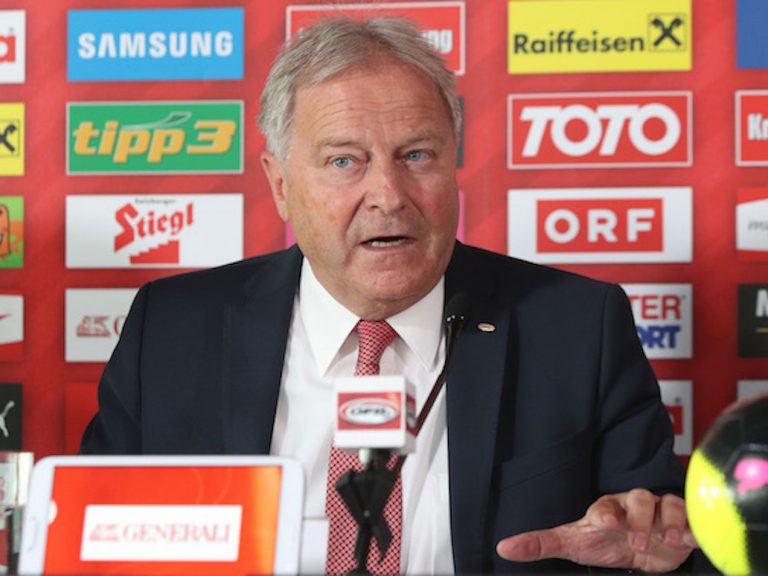 Cựu HLV Alfred Riedl của đội tuyển bóng Việt Nam qua đời | ELLE Man