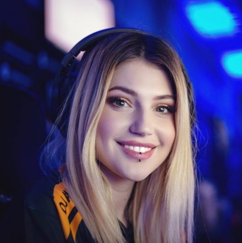 Top nữ gaming streamer "hot" nhất thế giới 2021 (P.2) | ELLE Man